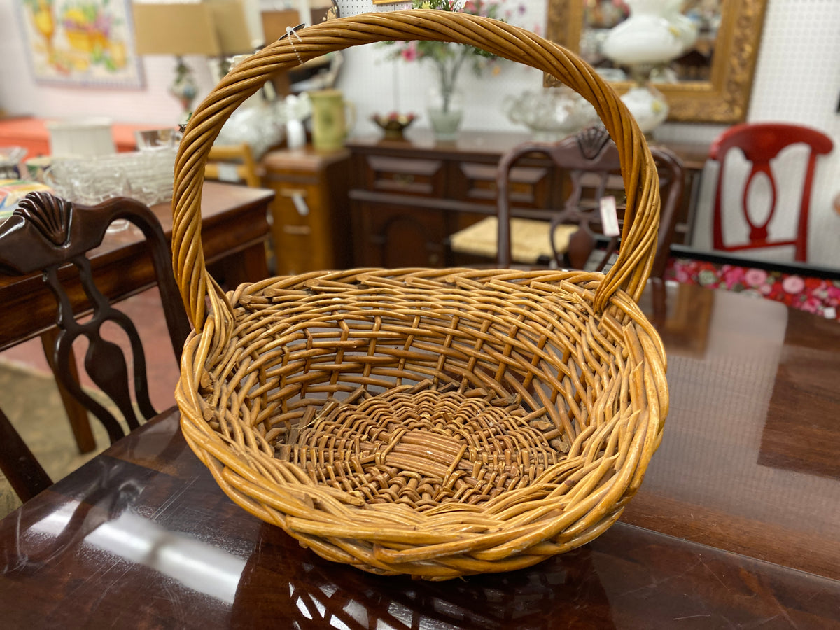 Large Handled Basket – Cherished Possessions